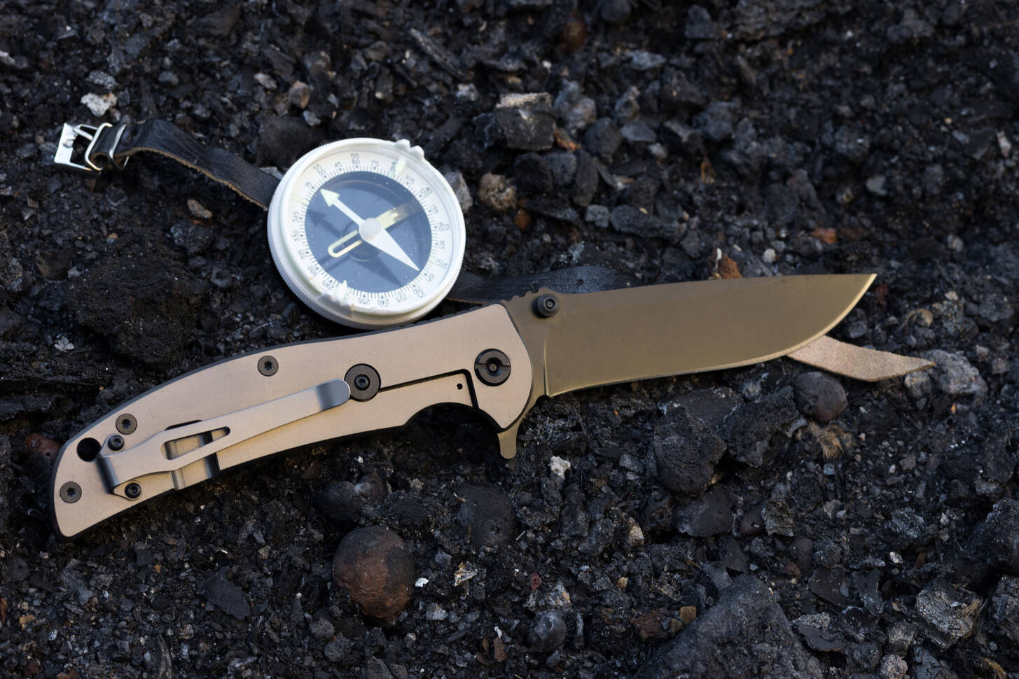 Knife and compass Jigsaw Puzzle (Stuff, Weapons) | Puzzle Garage
