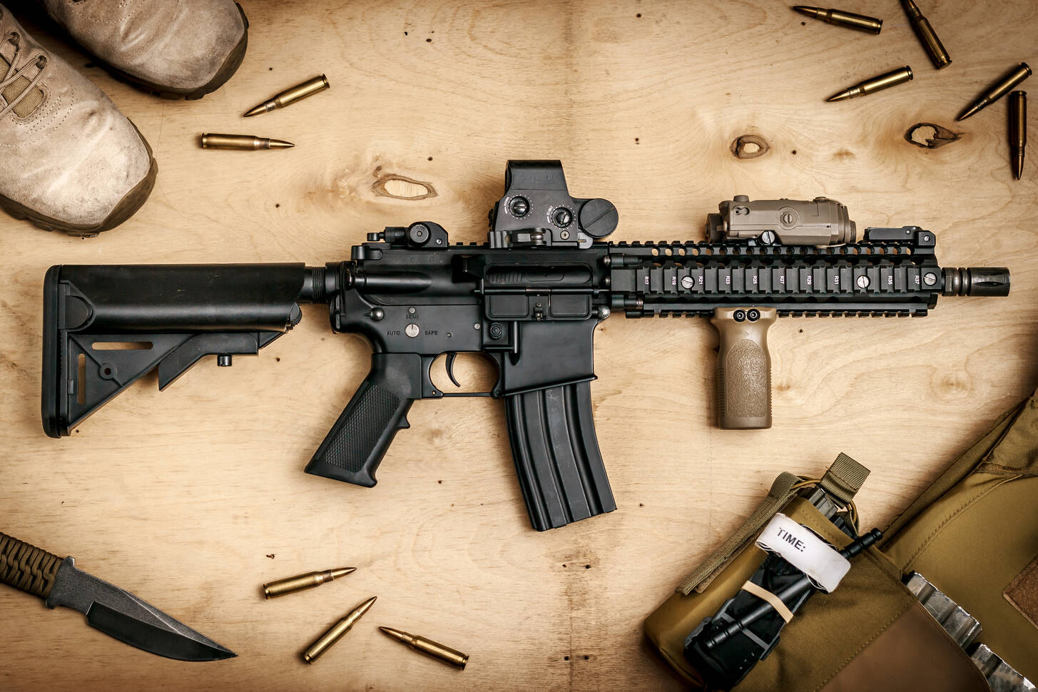 Weapon on a wooden table Jigsaw Puzzle (Stuff, Weapons) | Puzzle Garage