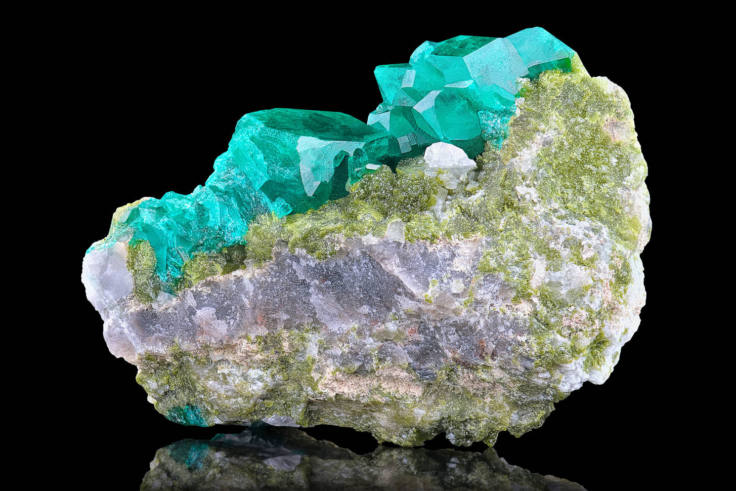 Dioptase on a black background Jigsaw Puzzle (Stuff, Jewellery ...