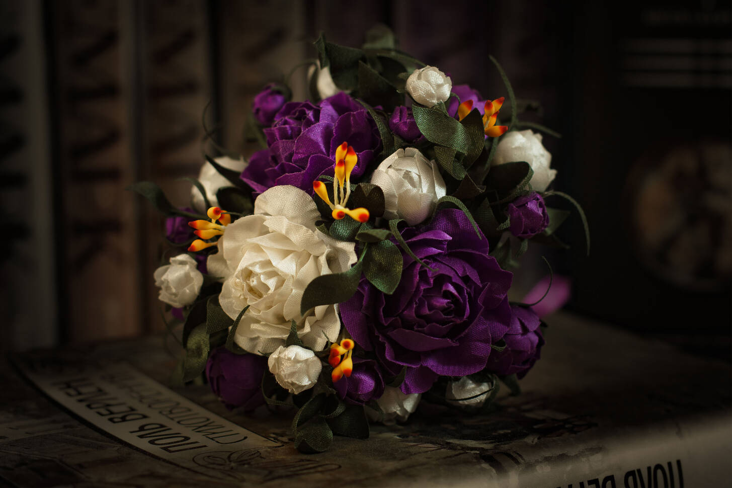 Bouquet of roses on a book Jigsaw Puzzle (Plants, Flowers) | Puzzle Garage