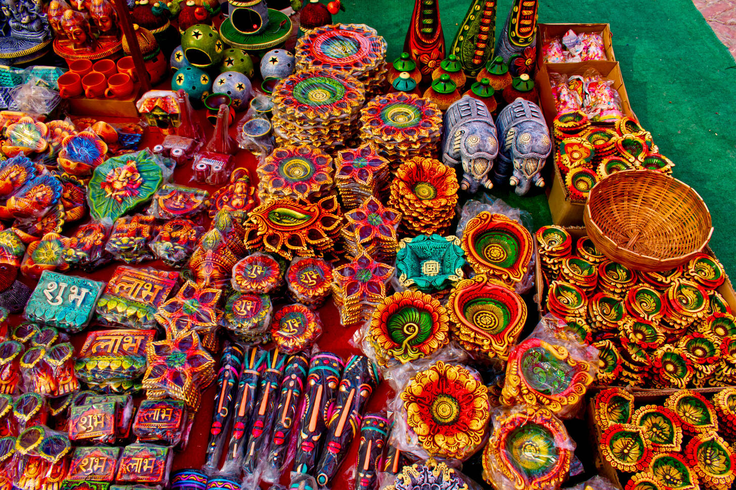 Souvenirs in New Delhi Jigsaw Puzzle (Countries, India) | Puzzle Garage