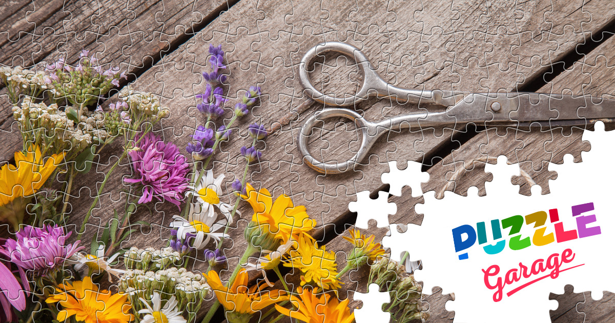 Summer flowers on the table Jigsaw Puzzle (Plants, Flowers) | Puzzle Garage