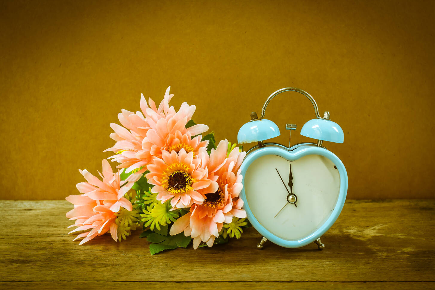Alarm clock and bouquet of flowers Jigsaw Puzzle (Stuff, Watches ...