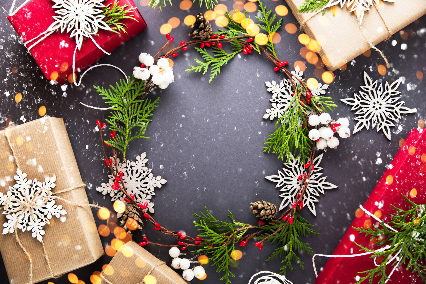 Wreath and gifts Jigsaw Puzzle (Holidays, Christmas) | Puzzle Garage