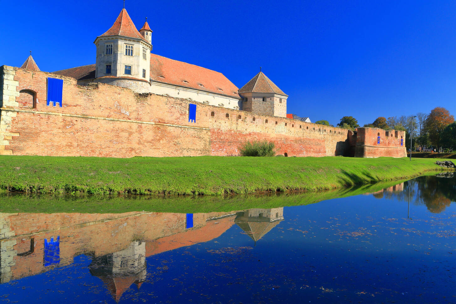 Fagarasului Fortress Jigsaw Puzzle (Countries, Romania) | Puzzle Garage