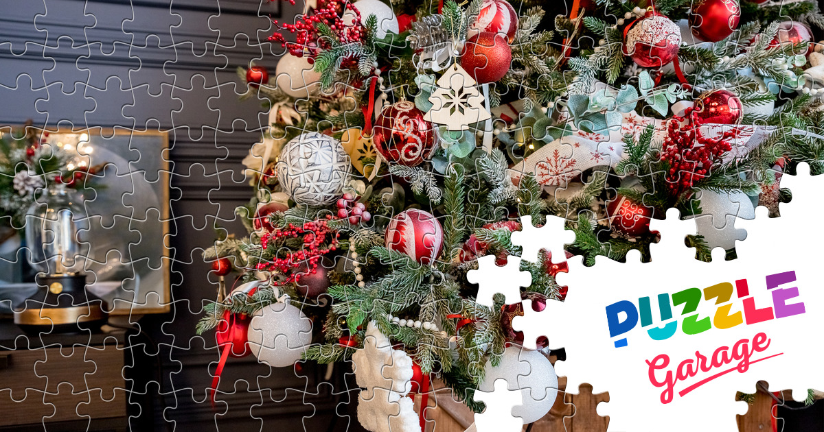 Christmas tree in classic colors Jigsaw Puzzle (Holidays, New Year ...