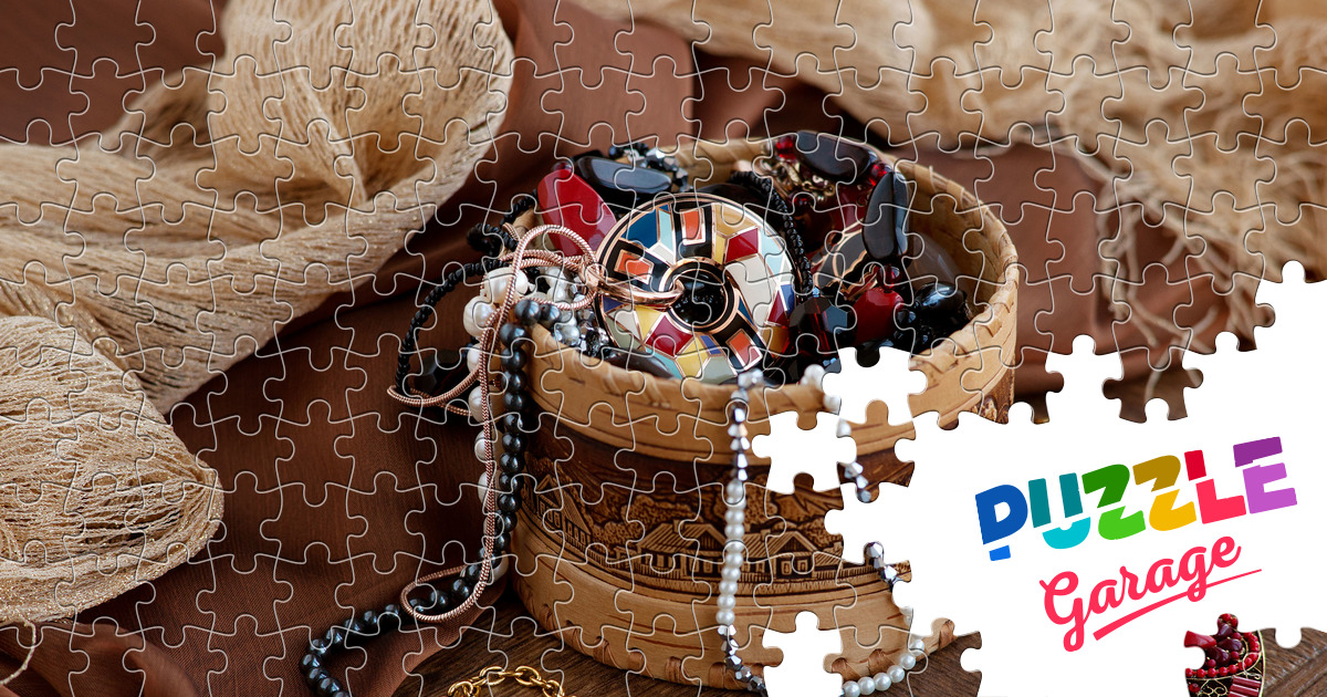 Jewelry in a round box Jigsaw Puzzle (Stuff, Jewellery) | Puzzle Garage