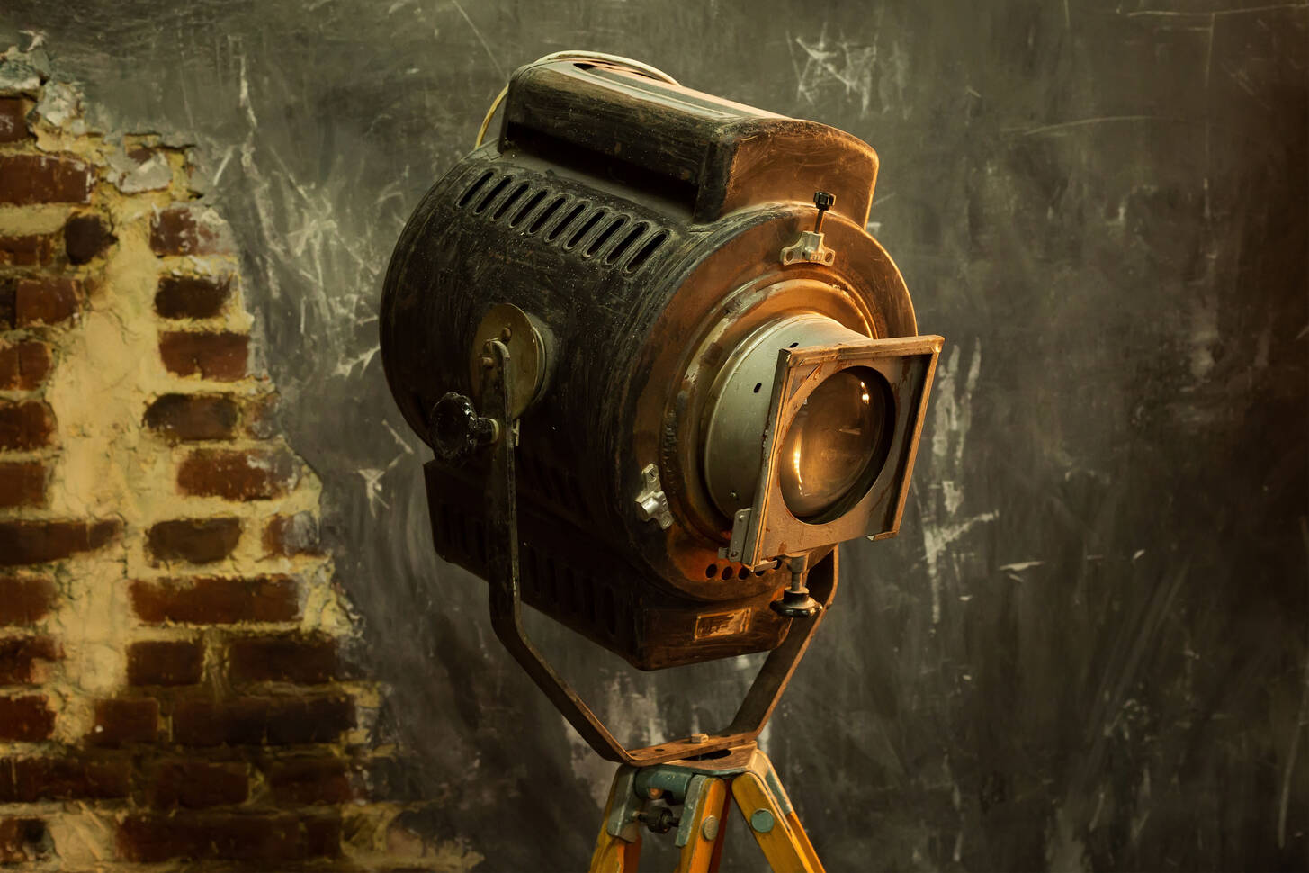 Old spotlight Jigsaw Puzzle (History, Retro) | Puzzle Garage