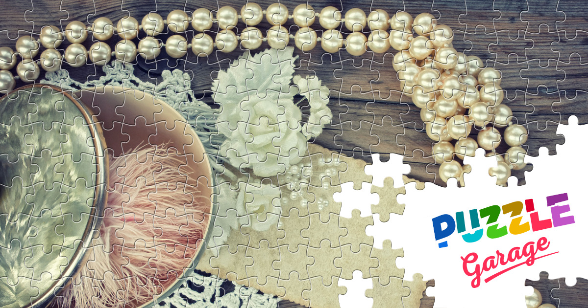 Pearl necklace on the table Jigsaw Puzzle (Stuff, Jewellery) | Puzzle ...