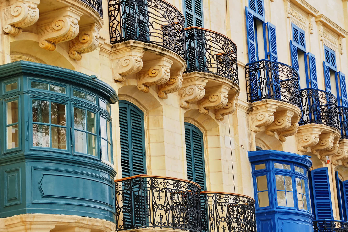 Traditional balconies in Valletta Jigsaw Puzzle (Countries, Malta ...