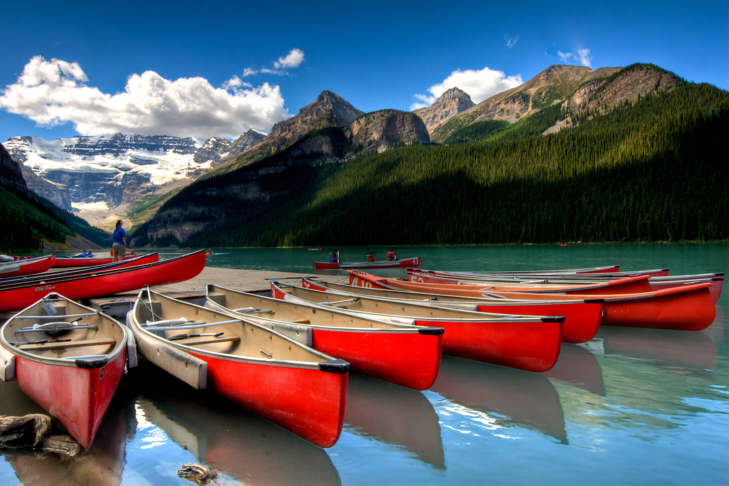 Canoe on Lake Louise Jigsaw Puzzle (Countries, Canada) | Puzzle Garage
