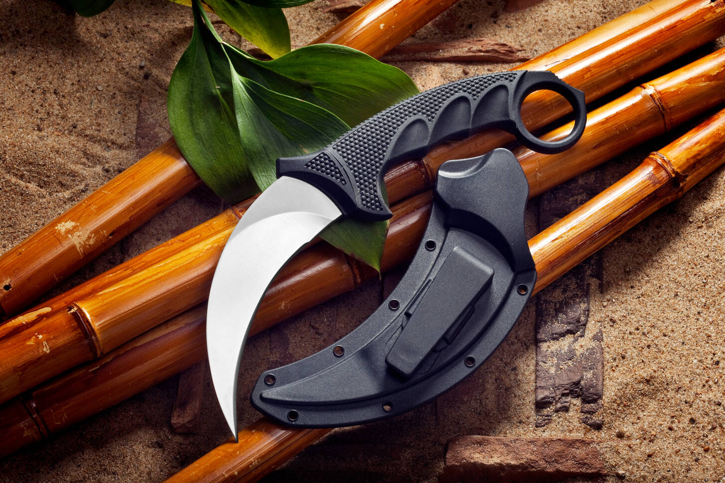 Karambit knife Jigsaw Puzzle (Stuff, Weapons) | Puzzle Garage