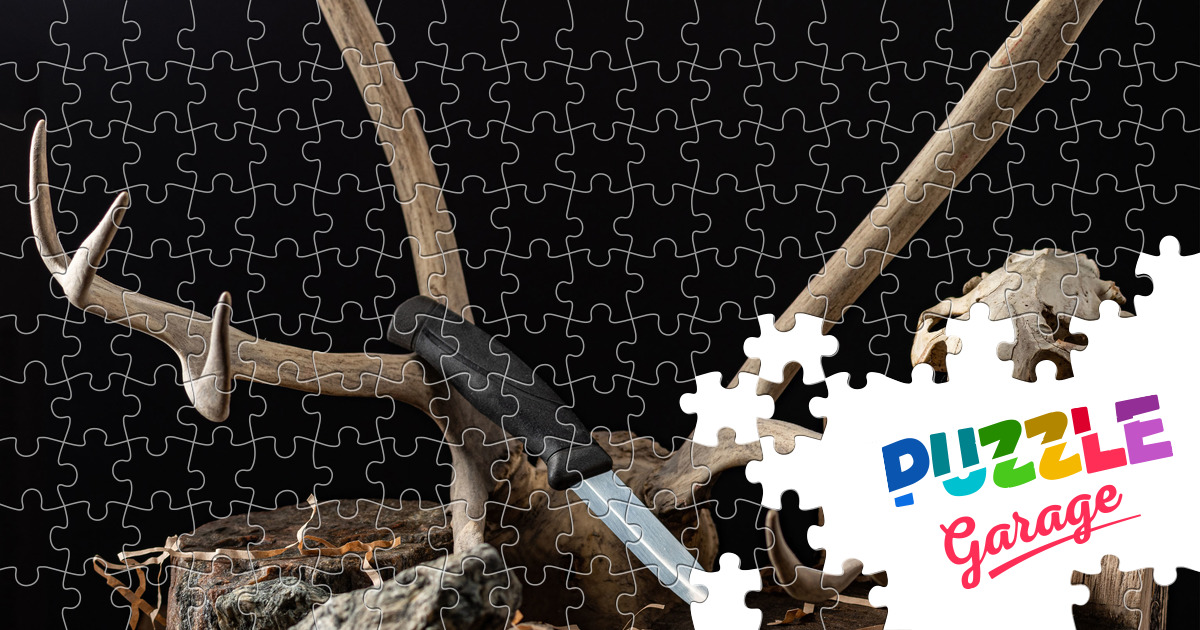 Hunting knife and antlers Jigsaw Puzzle (Stuff, Weapons) | Puzzle Garage