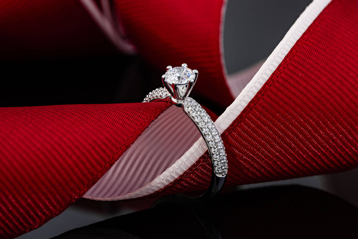 Ring with diamonds Jigsaw Puzzle (Stuff, Jewellery) | Puzzle Garage