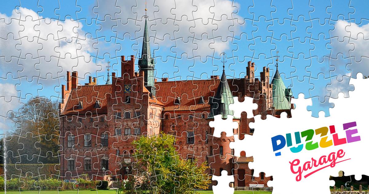 View of the Egeskov Castle Jigsaw Puzzle (Countries, Denmark) | Puzzle ...
