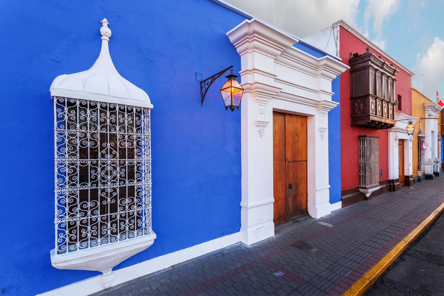 Facades of houses in Trujillo Jigsaw Puzzle (Countries, Peru) | Puzzle ...
