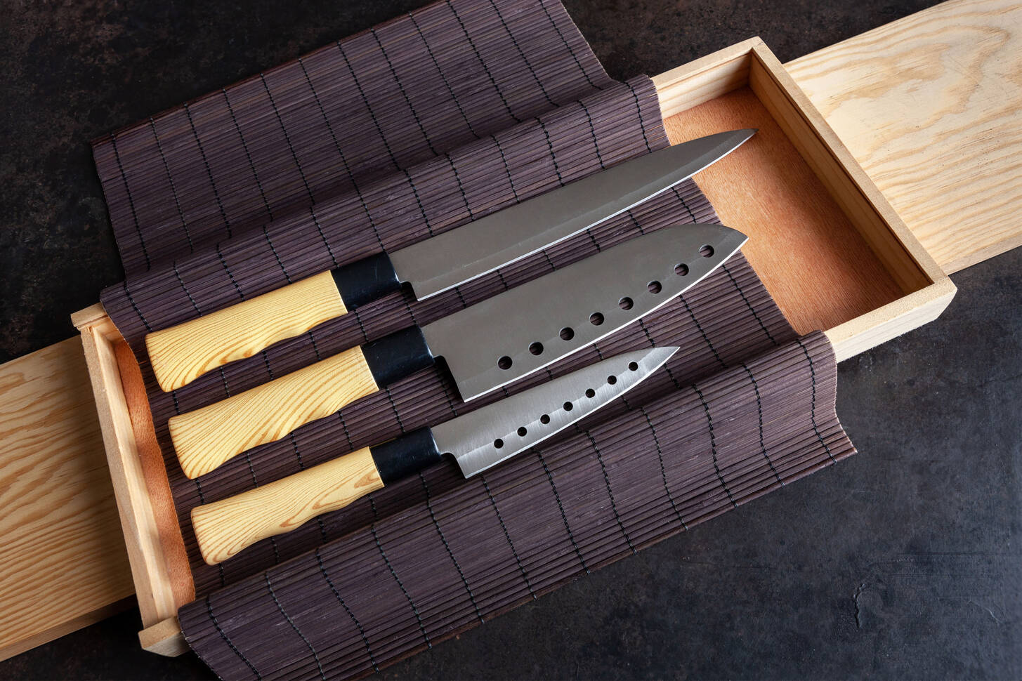 Knives in a wooden box Jigsaw Puzzle (Stuff, Tools) | Puzzle Garage