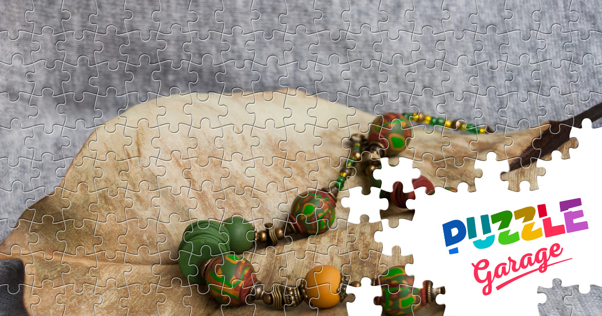 Beads on a leaf Jigsaw Puzzle (Home, Needlework) | Puzzle Garage