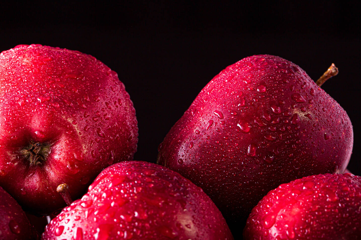 Red apples on a black background Jigsaw Puzzle (Plants, Fruits ...