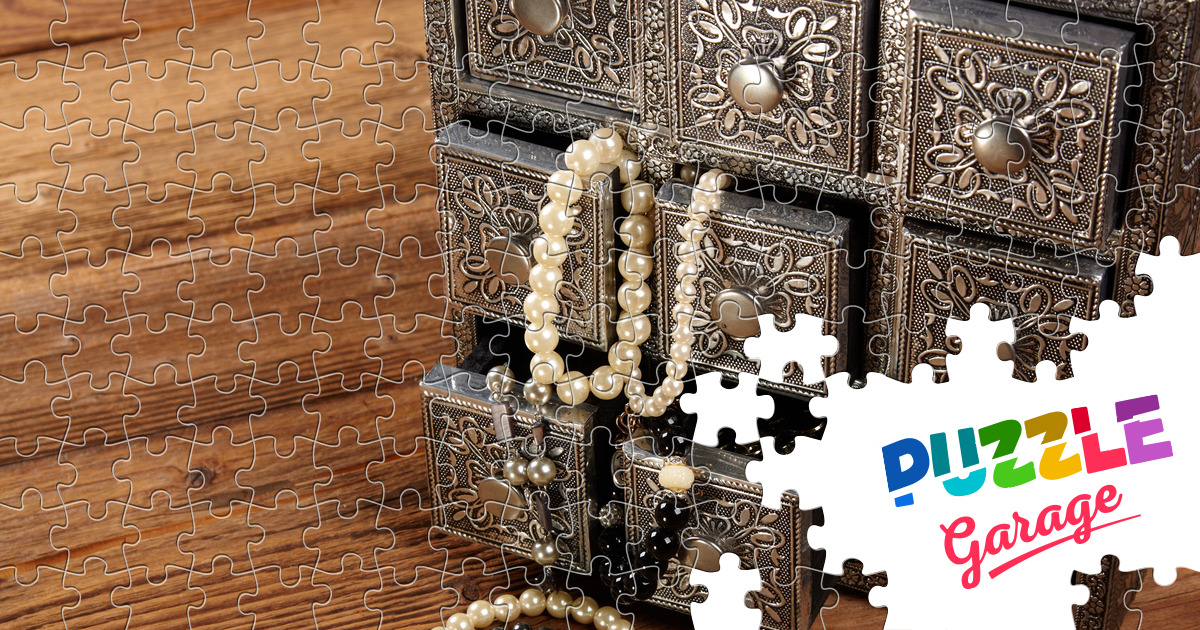 Beads in a box Jigsaw Puzzle (Stuff, Jewellery) | Puzzle Garage