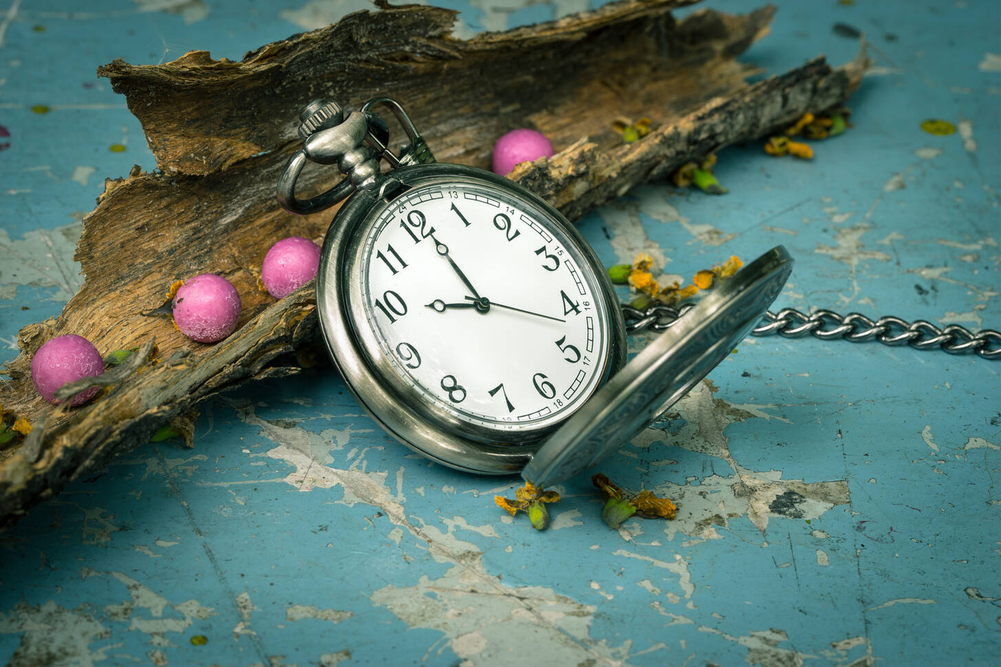 Pocket watch on the table Jigsaw Puzzle (Stuff, Watches) | Puzzle Garage