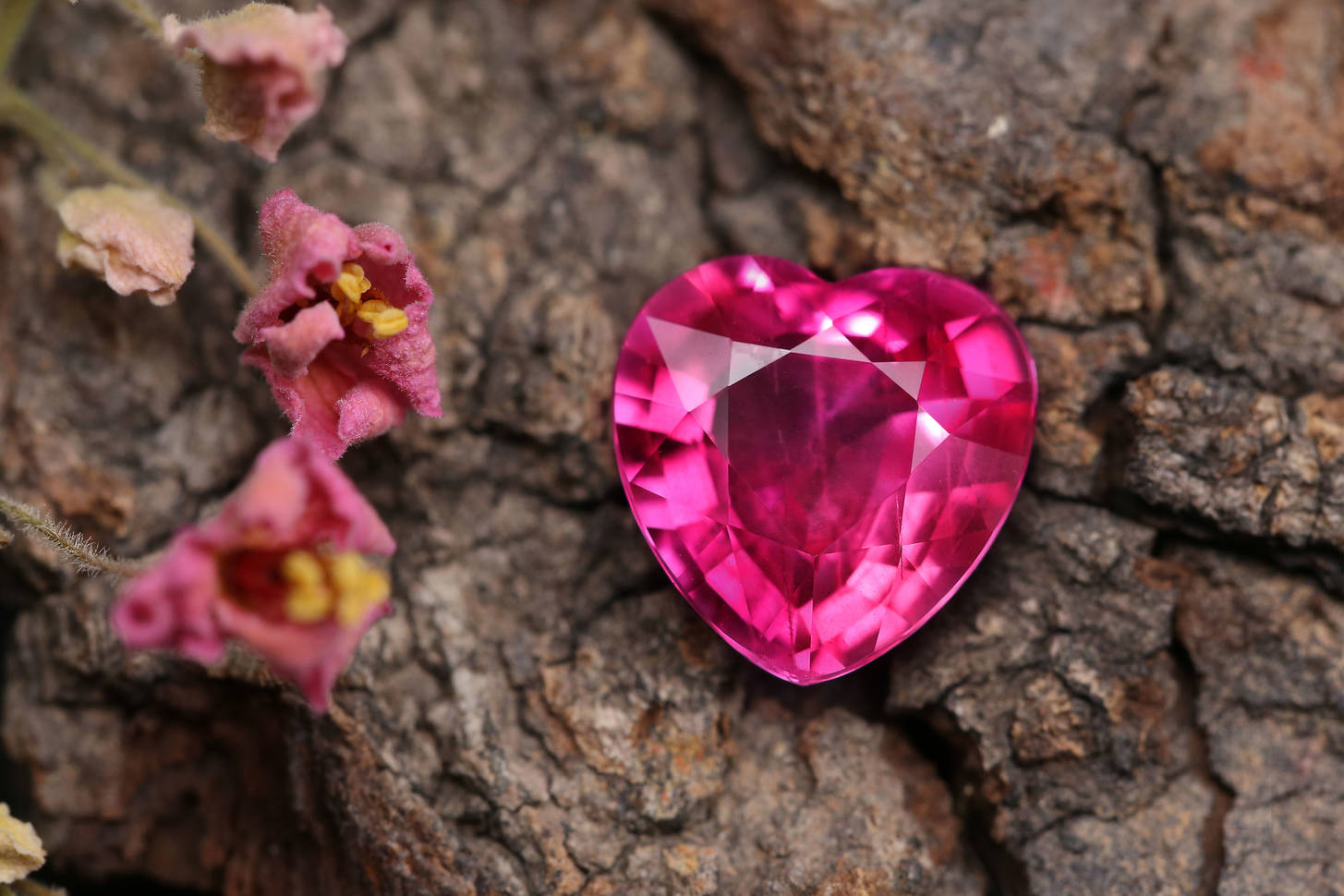 Pink gem Jigsaw Puzzle (Stuff, Jewellery) | Puzzle Garage