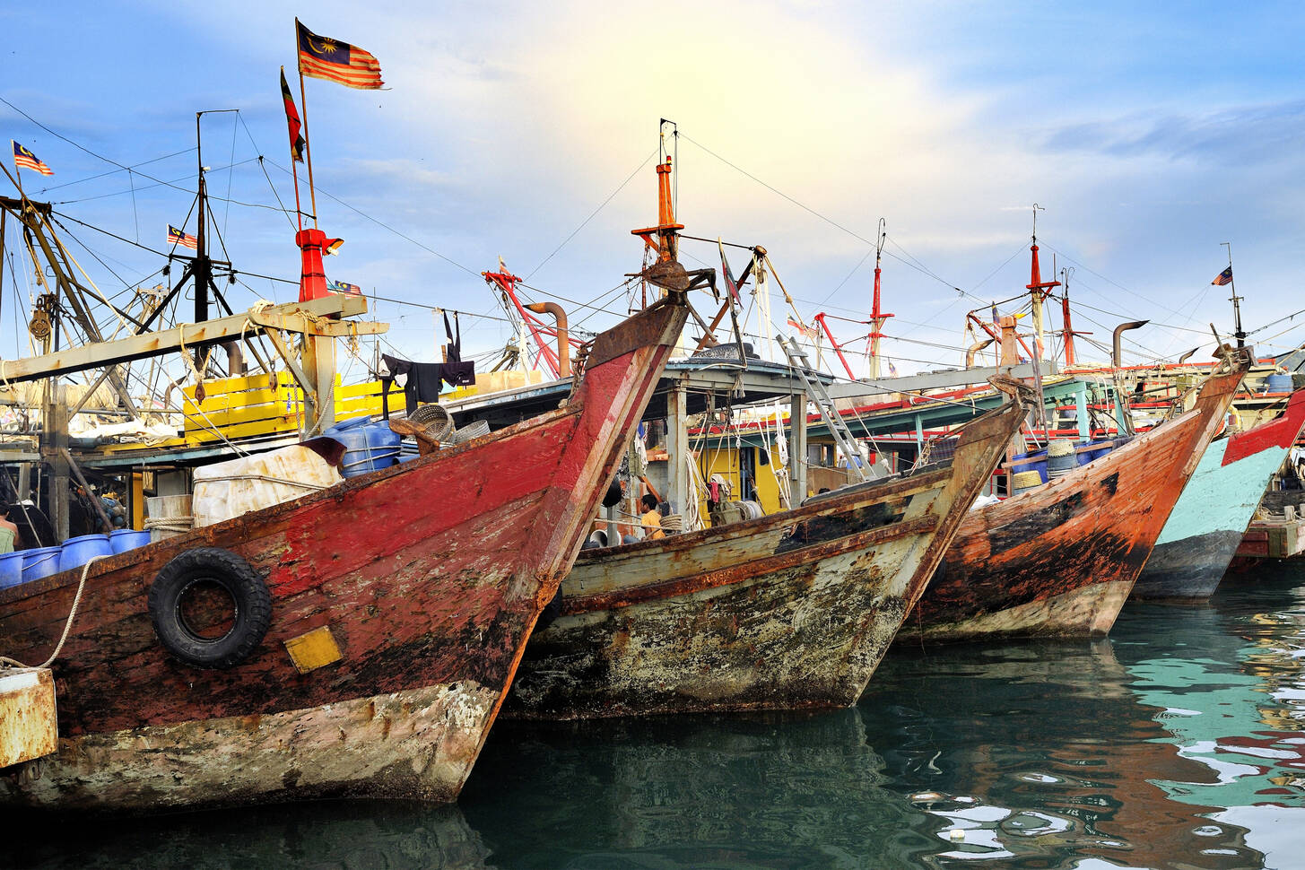 Boats in Kota Kinabalu Jigsaw Puzzle (Countries, Malaysia) | Puzzle Garage