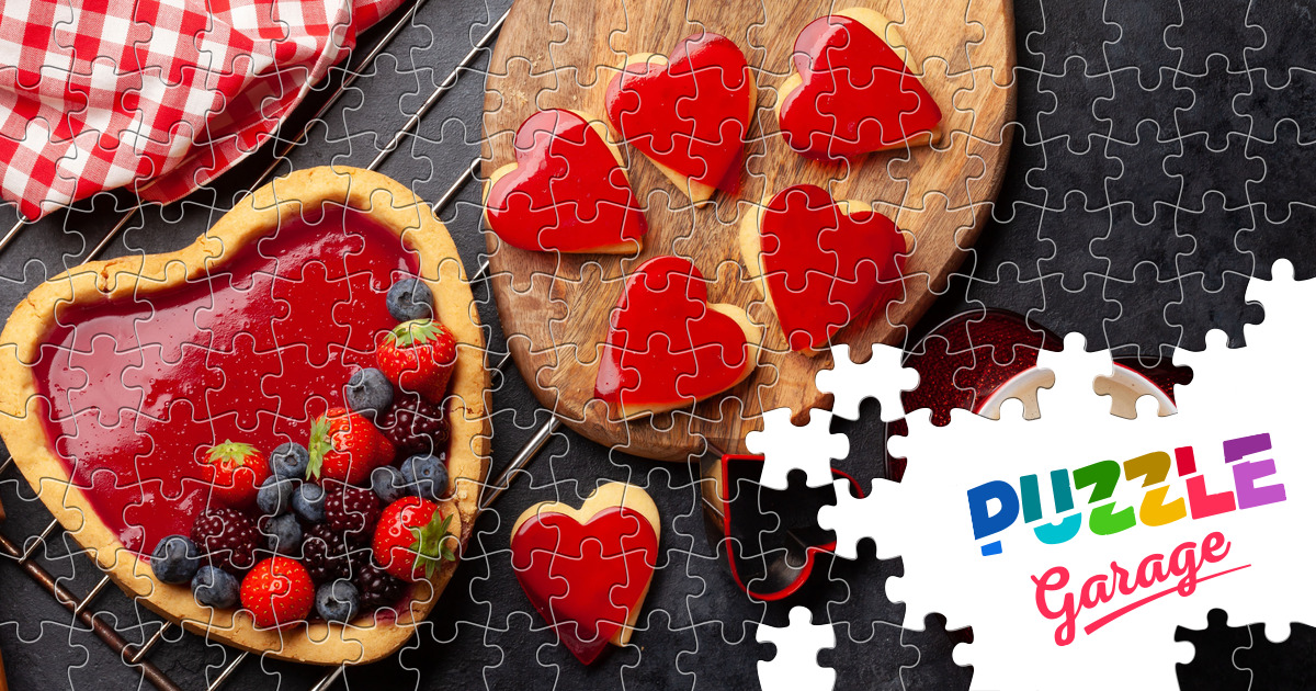 Pie with berries in the shape of a heart Jigsaw Puzzle (Home, Food ...
