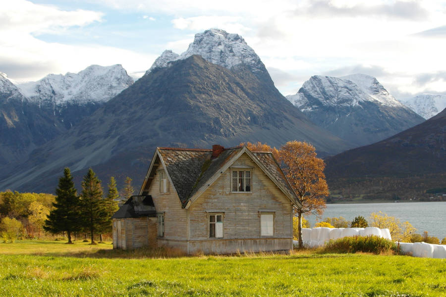 House on the lake Jigsaw Puzzle (Countries, Canada) | Puzzle Garage