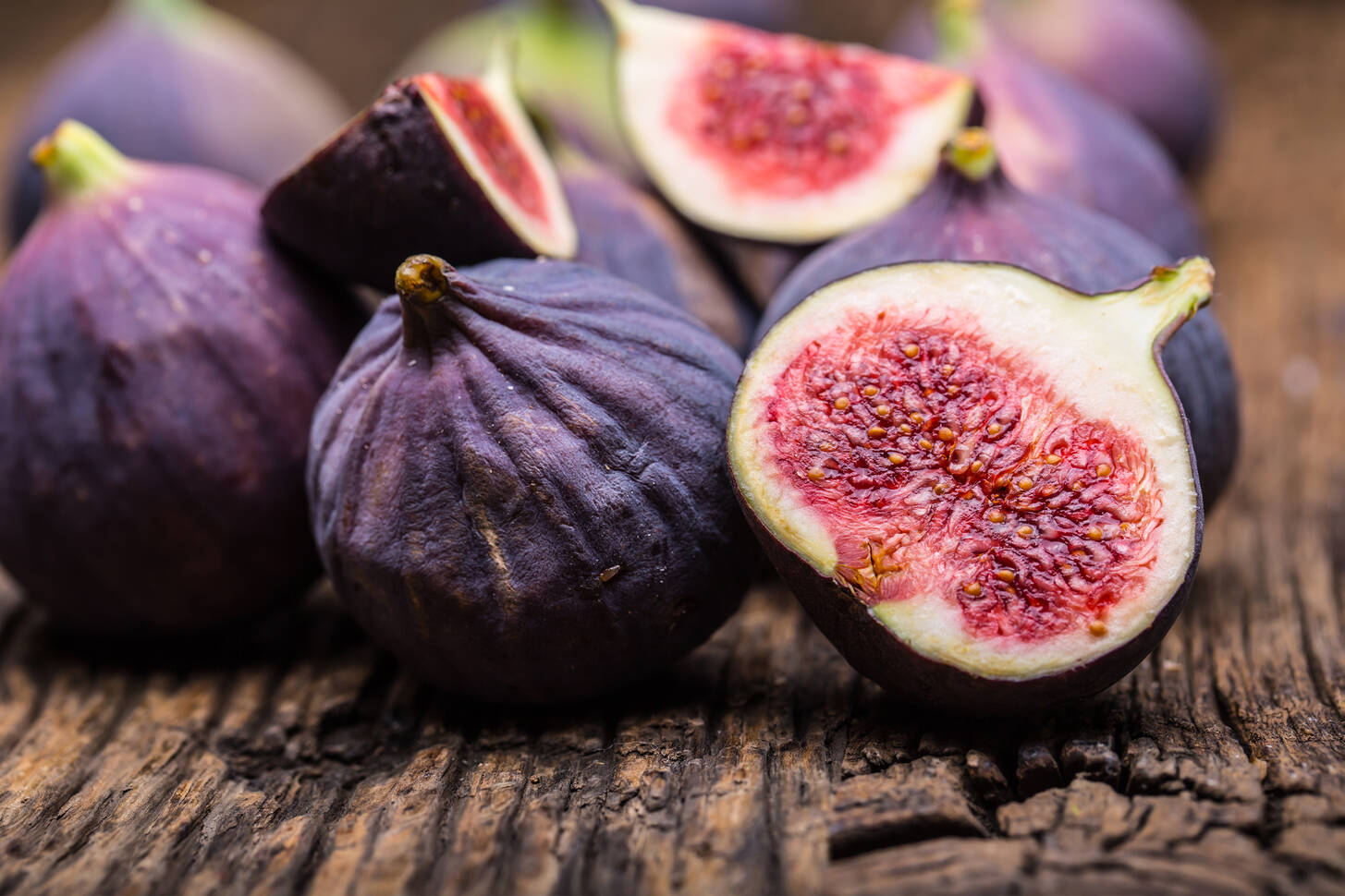 Figs on a wooden board Jigsaw Puzzle (Plants, Berries) | Puzzle Garage