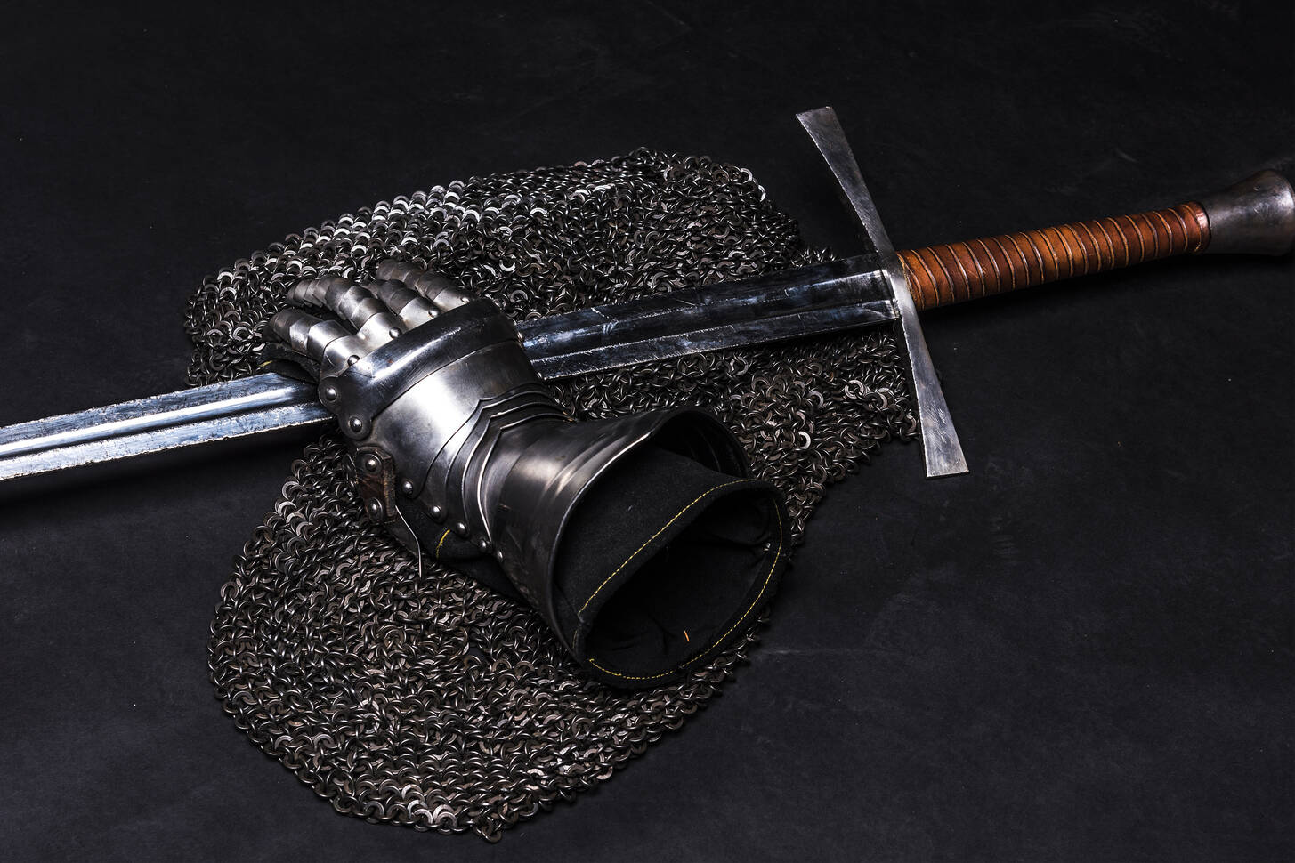 Mail, glove and sword Jigsaw Puzzle (Stuff, Weapons) | Puzzle Garage