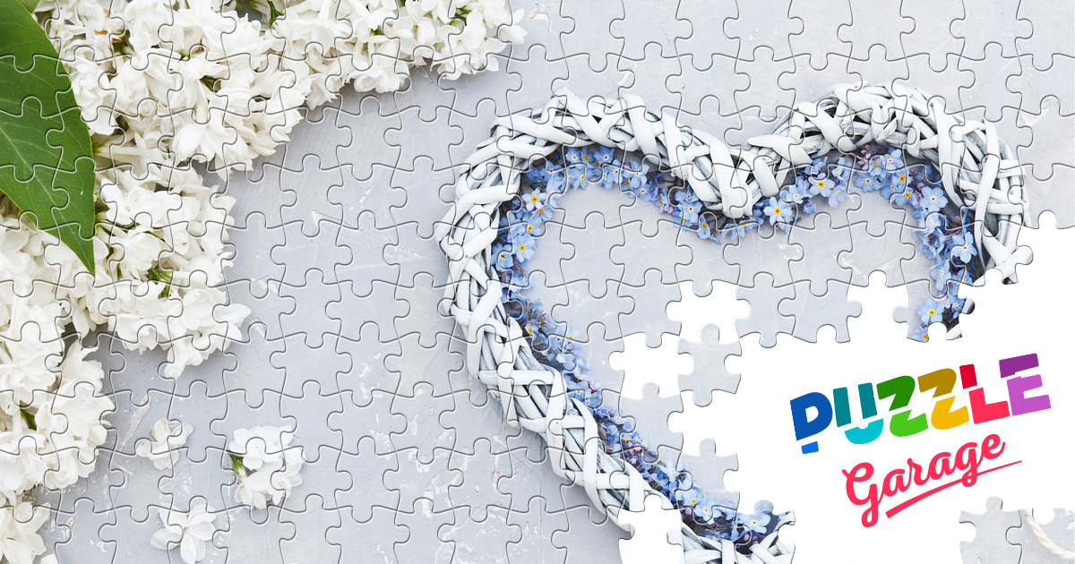 Weiße Blumen im Herzen Puzzle (Festtag, Valentinstag) | Puzzle Garage