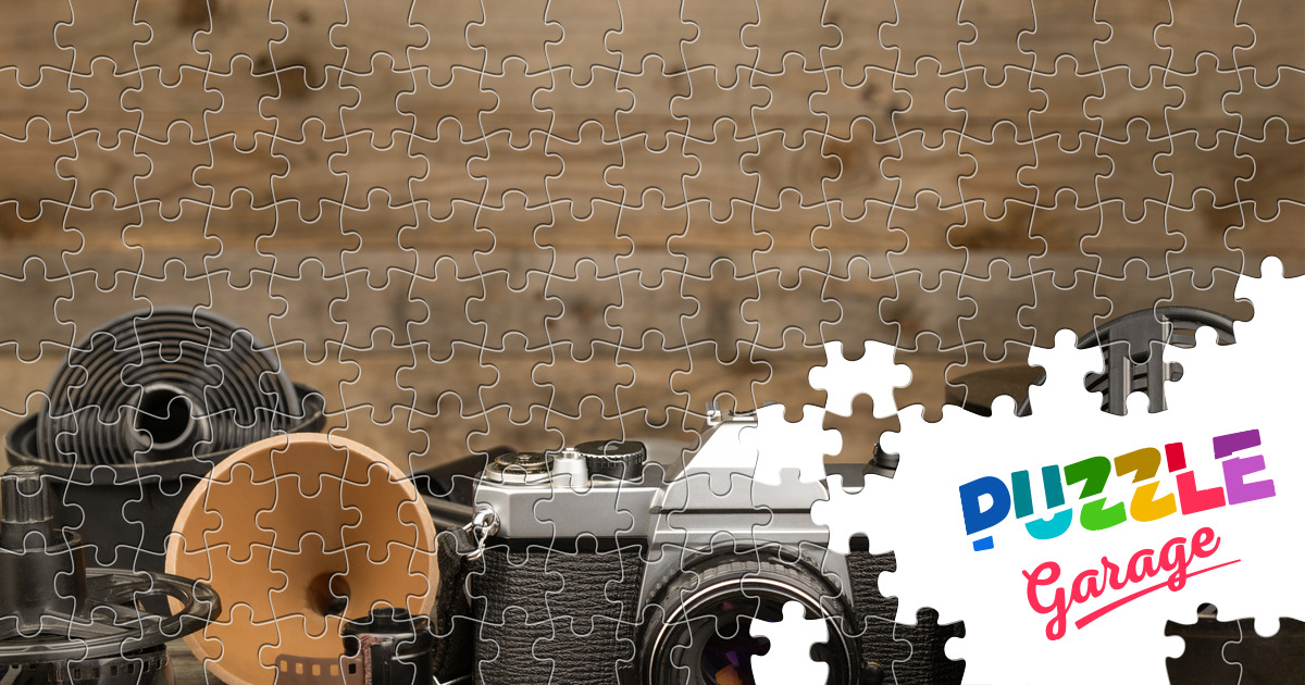 Camera and film on the table Jigsaw Puzzle (Stuff, Foto cameras) | Puzzle Garage