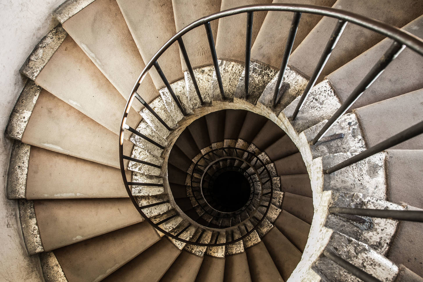 Spiral staircase Jigsaw Puzzle (Home, Interiors) | Puzzle Garage