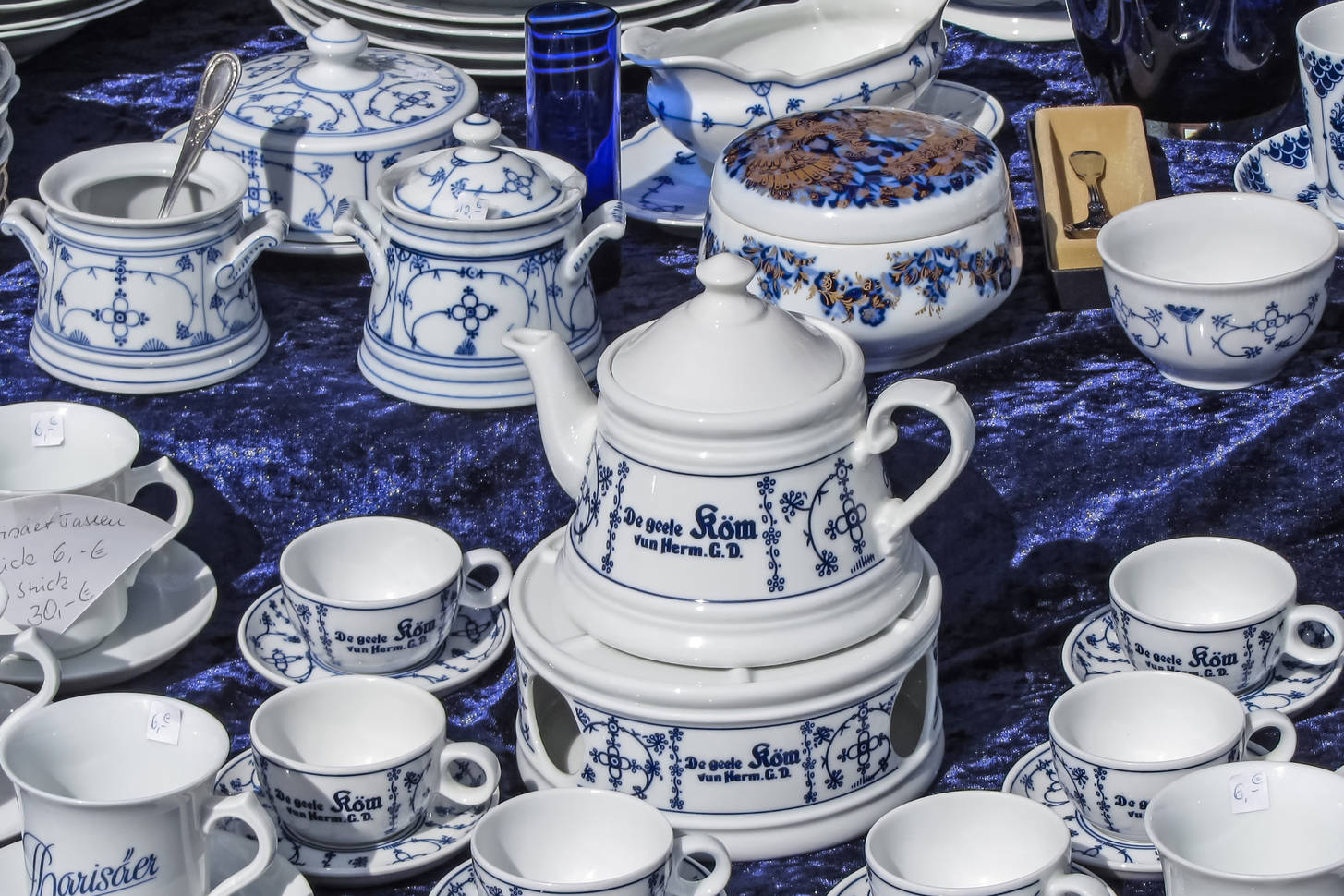 Porcelain service at a flea market Jigsaw Puzzle (History, Flea market ...