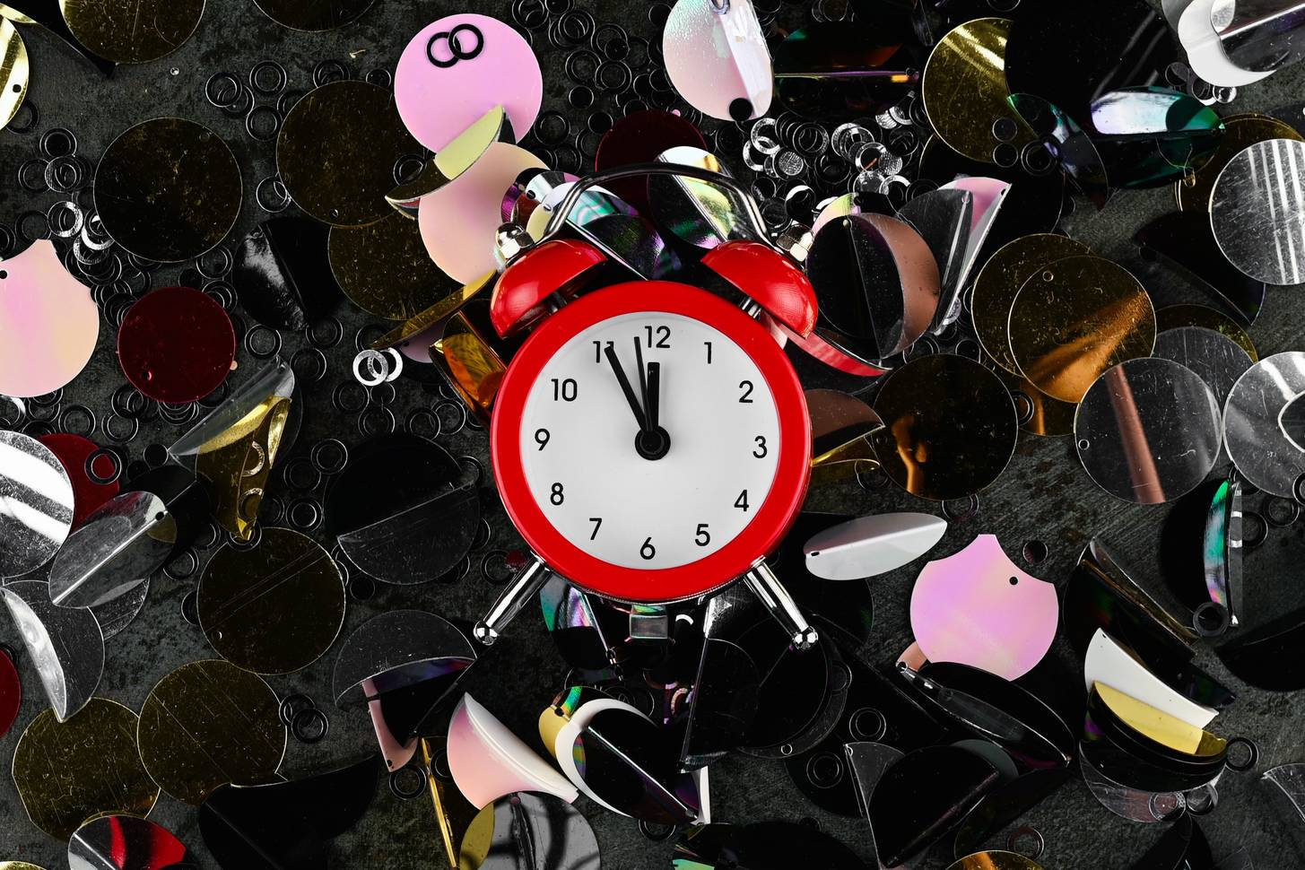 Alarm clock among sparkles Jigsaw Puzzle (Stuff, Watches) | Puzzle Garage