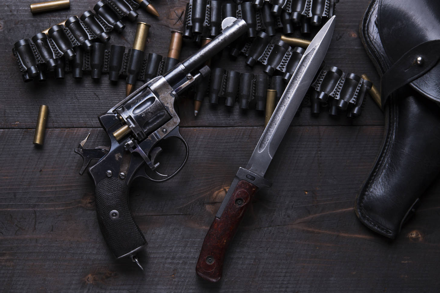 Patrons, knife and revolver Jigsaw Puzzle (Stuff, Weapons) | Puzzle Garage