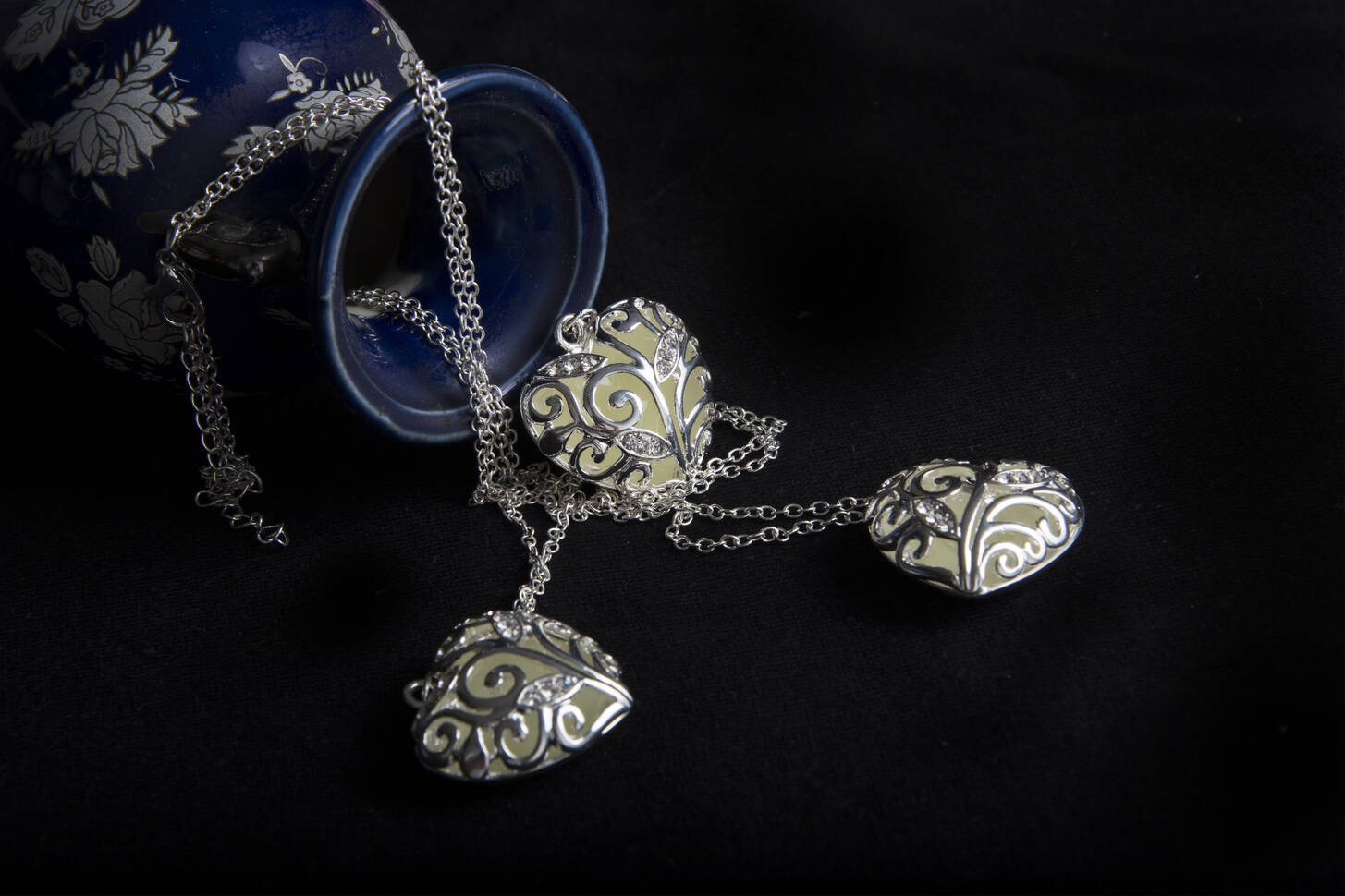 Pendants on a chain Jigsaw Puzzle (Stuff, Jewellery) | Puzzle Garage